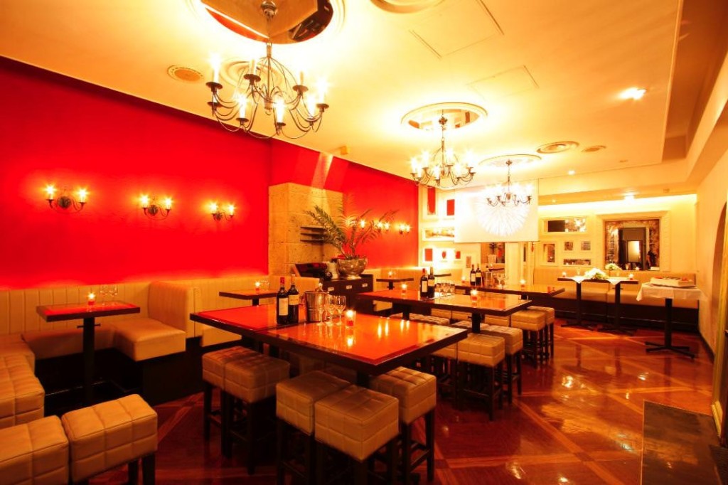 大人数貸切可能。プロジェクターなど設備充実 |銀座スペイン料理 LoBoS日比谷